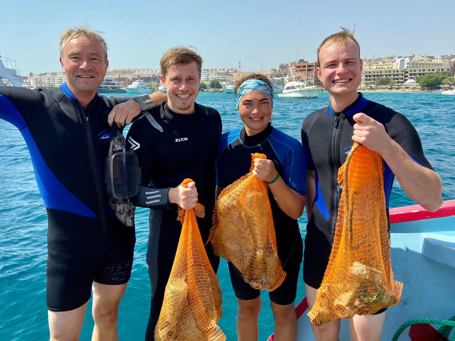 Clean up am Wrack der Excalibur - Blue Water Dive Resort