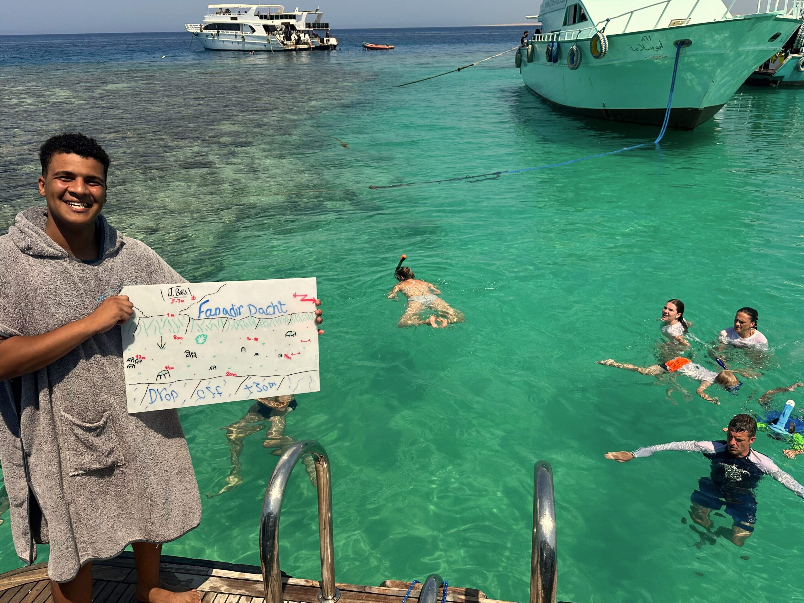 Briefing im kühlen Nass - Blue Water Dive Resort